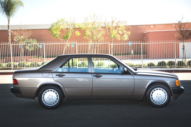 Mercedes Motoring - 1989 190D 2.5 Diesel Sedan