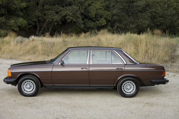 Mercedes Motoring - 1984 300D Turbo Diesel Sedan